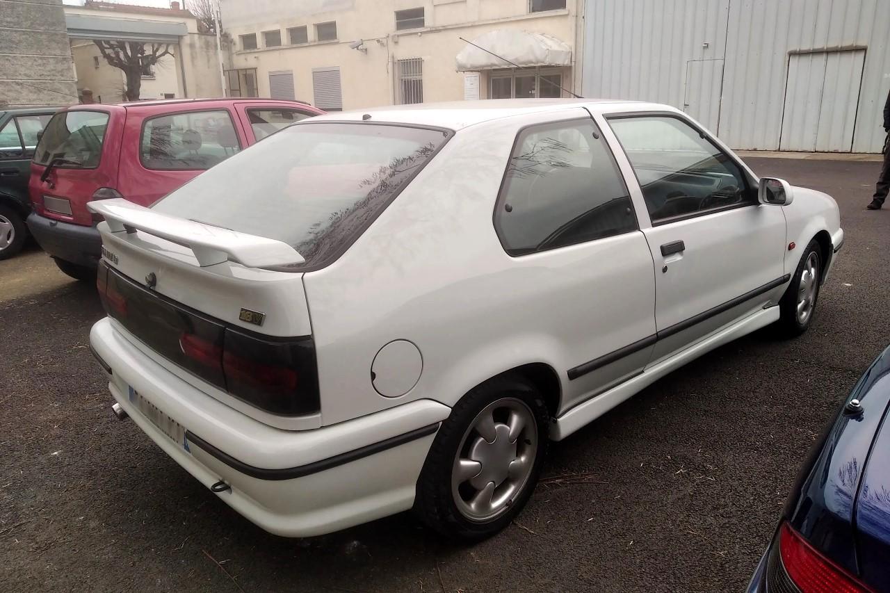 Photo 7 - Cet exemplaire pourra être immatriculé en collection en 2024. - Une Renault 19 16v ...