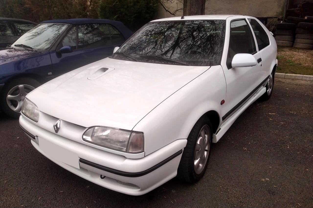 Photo 6 - La voiture a toujours appartenu à la même famille. - Une Renault 19 16v avec moins de ...