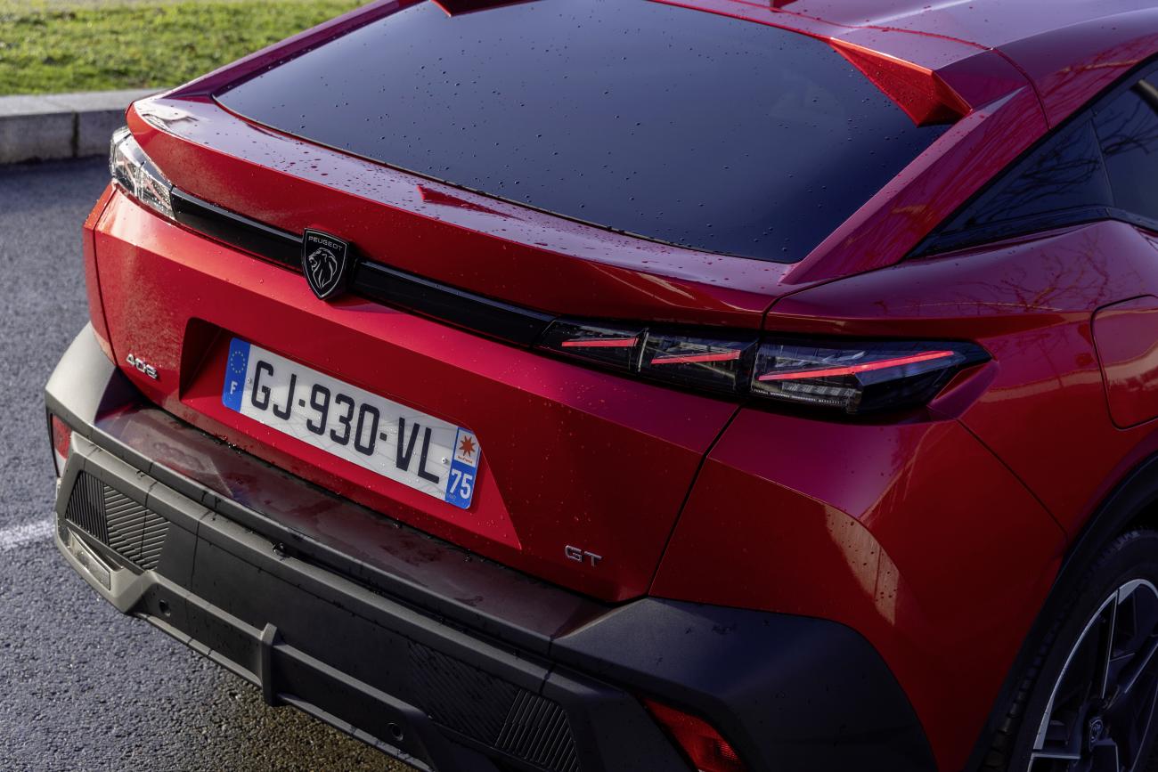 Diaporama et photos - Essai comparatif. La Peugeot 408 défie le Renault ...