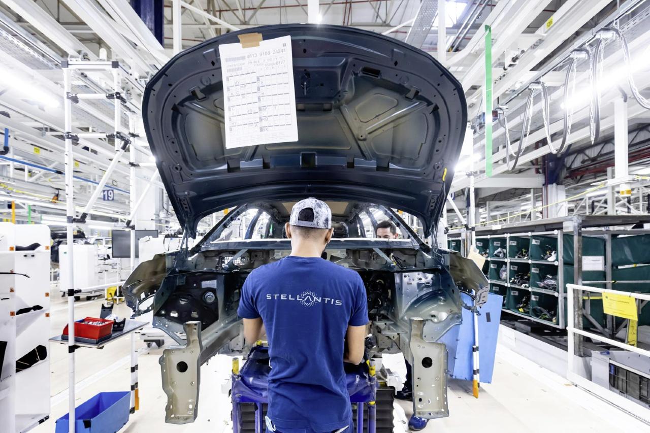 Stellantis. Une partie du bénéfice record redistribué aux salariés et ...
