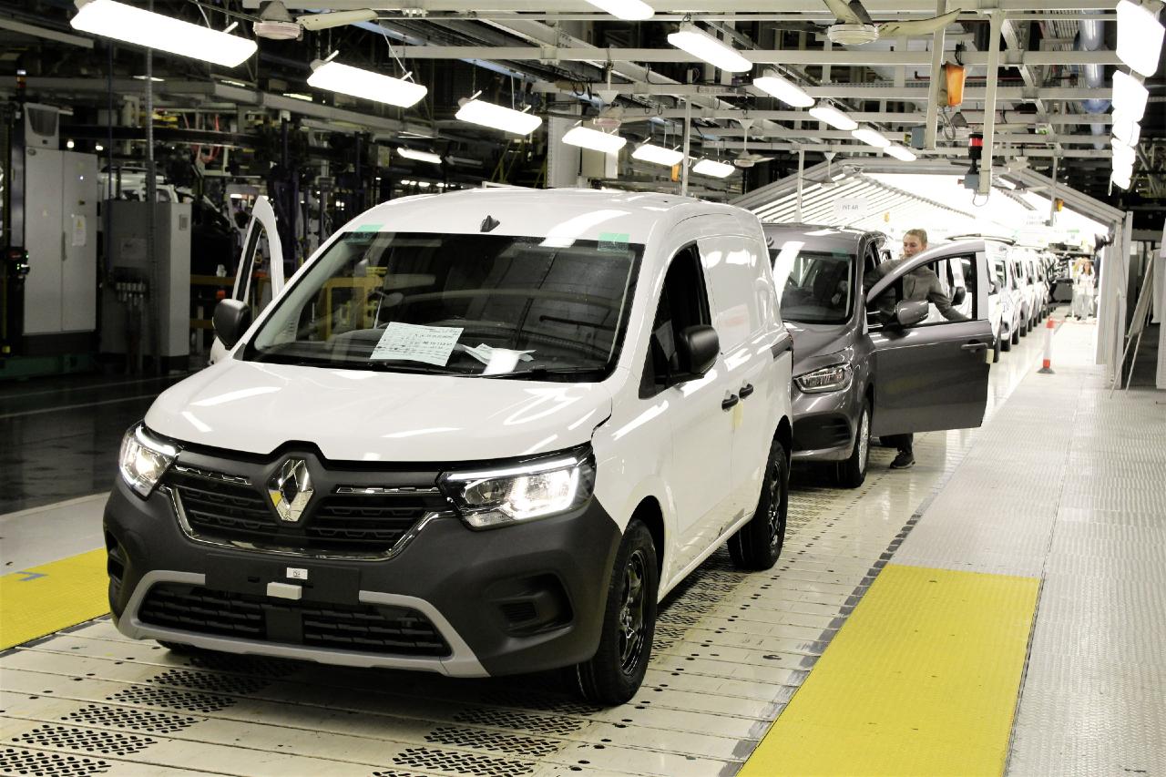 Renault FlexEvan (2026). Le futur Trafic électrique sera aussi décliné ...