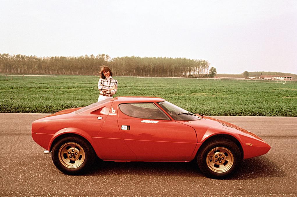 Photo 3 - Inspirée du concept Strato's Zero, la Lancia Stratos a été ...