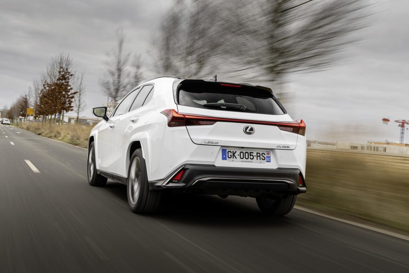 Diaporama et photos - Essai Lexus UX 250h (2023) : l'hybride chic et ...