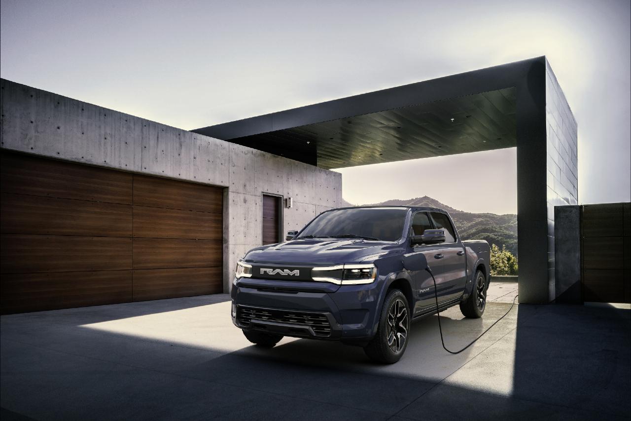 Voiture électrique. Stellantis poursuit ses investissements dans trois ...