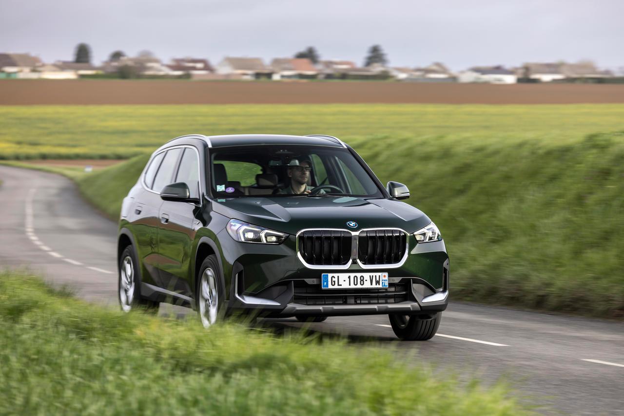 Photo 9 - fiche technique BMW X1 xDrive25e - Essai comparatif : le BMW X1 hybride (2023) défie ...