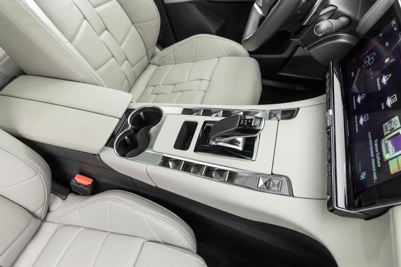 Photo 40 - Console DS7 restylé 2023 - Essai comparatif : le BMW X1 ...