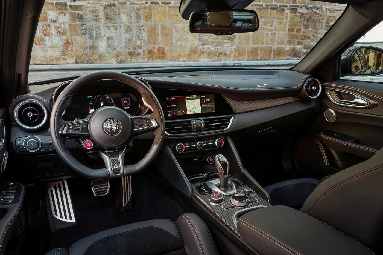 Photo 7 - Alfa Romeo Stelvio Quadrifoglio 100 Anniversario intérieur ...