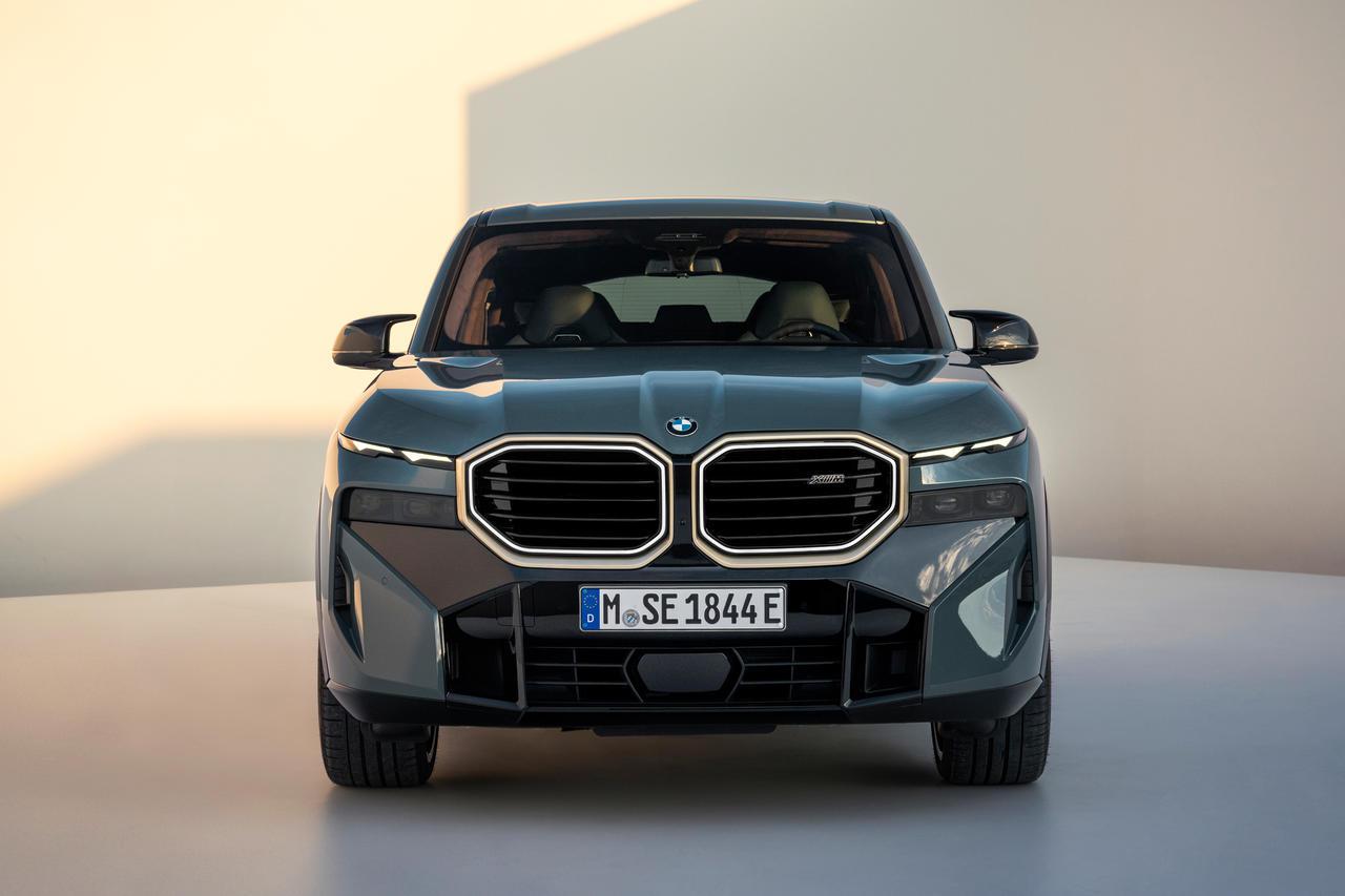 Photo 7 - BMW XM phares - BMW XM (2023). Le SUV hybride rechargeable de ...