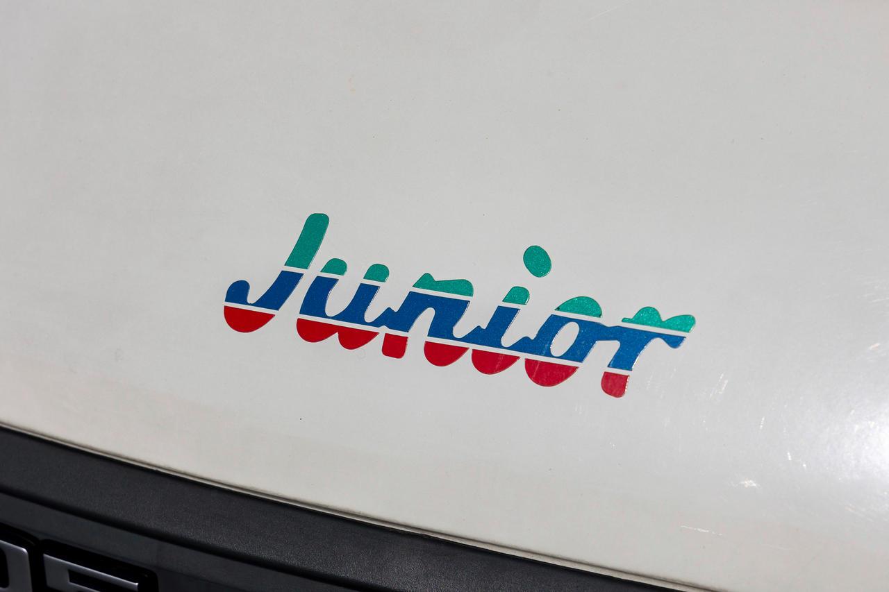 Photo 9 - La Peugeot 205 Junior fait partie des premières séries spéciales. - Peugeot 205 (1983 ...