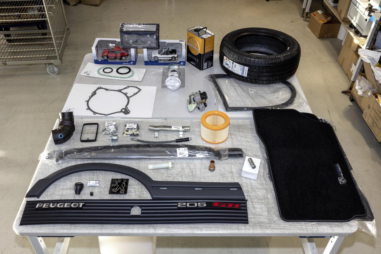 Peugeot 205. Des pièces détachées neuves et refabriquées proposées par ...