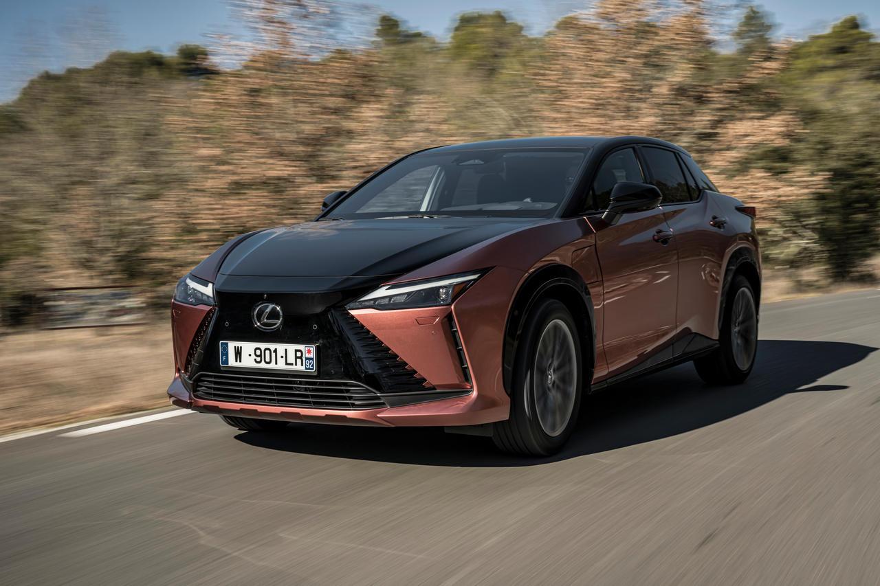 Diaporama et photos - Essais croisés : Le Lexus RZ | L'Argus