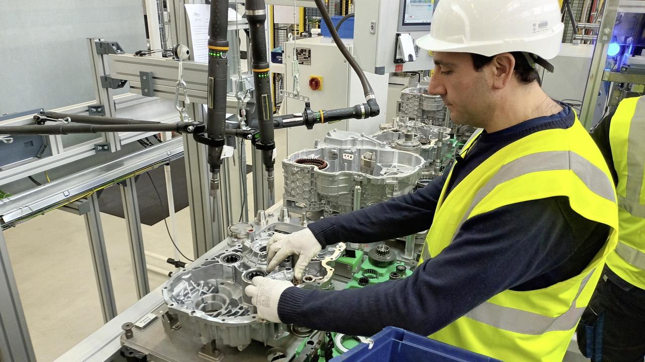 Stellantis lancera un nouveau 1.6 hybride rechargeable en 2024