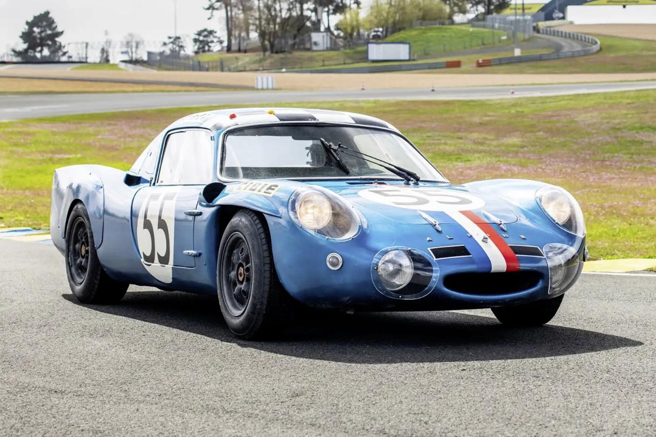 24H du Mans. L'authentique Alpine A210 et son Estafette toujours à vendre