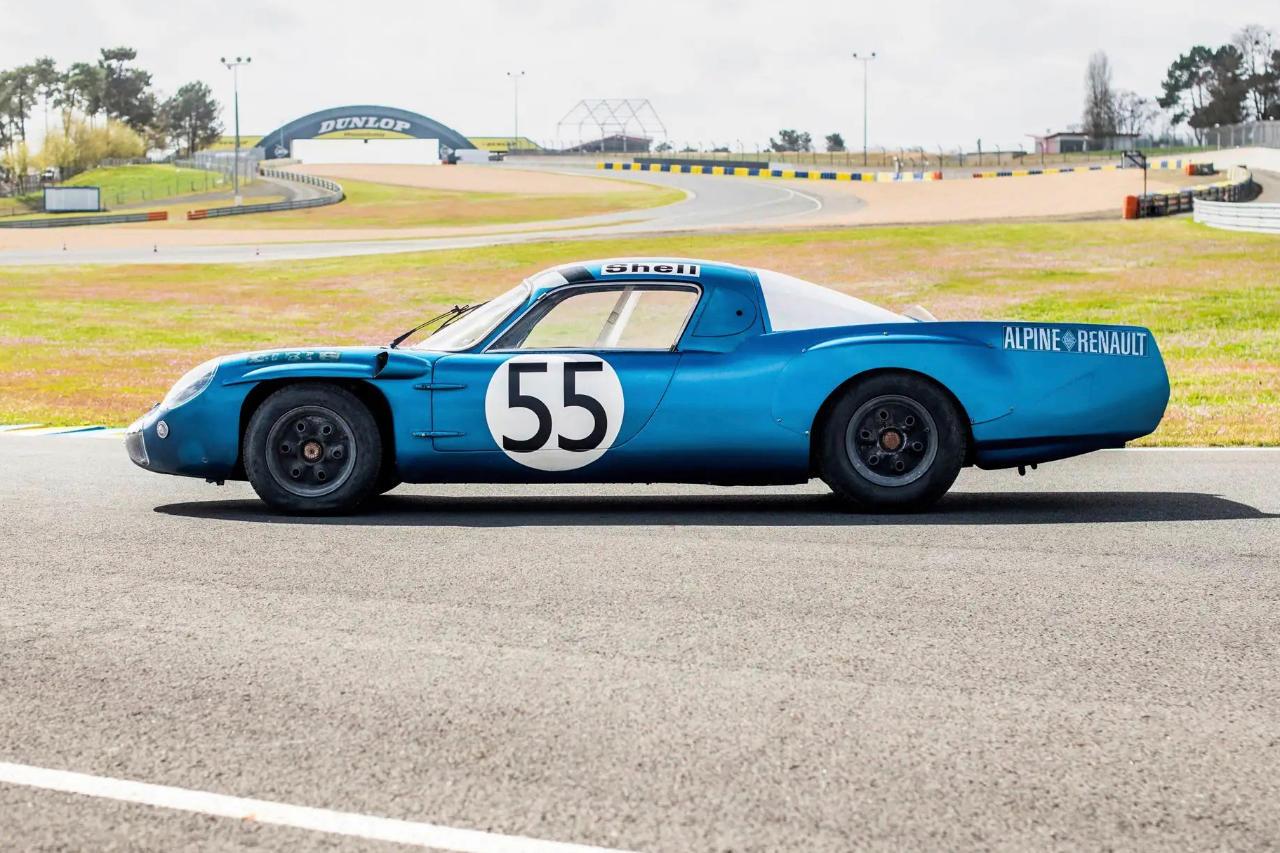 24H du Mans. L'authentique Alpine A210 et son Estafette toujours à vendre