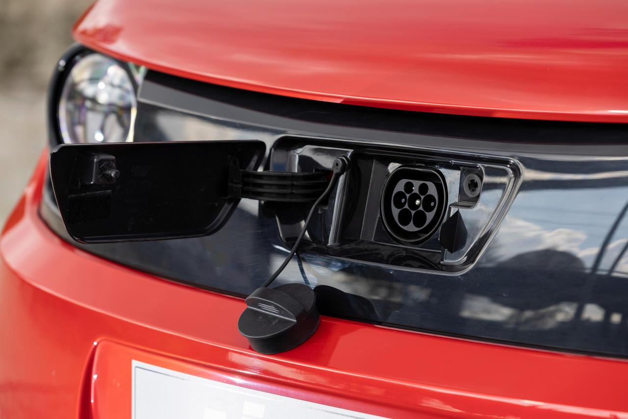 Photo 19 - Recharge Ligier Myli - Essai comparatif : la Ligier Myli ...