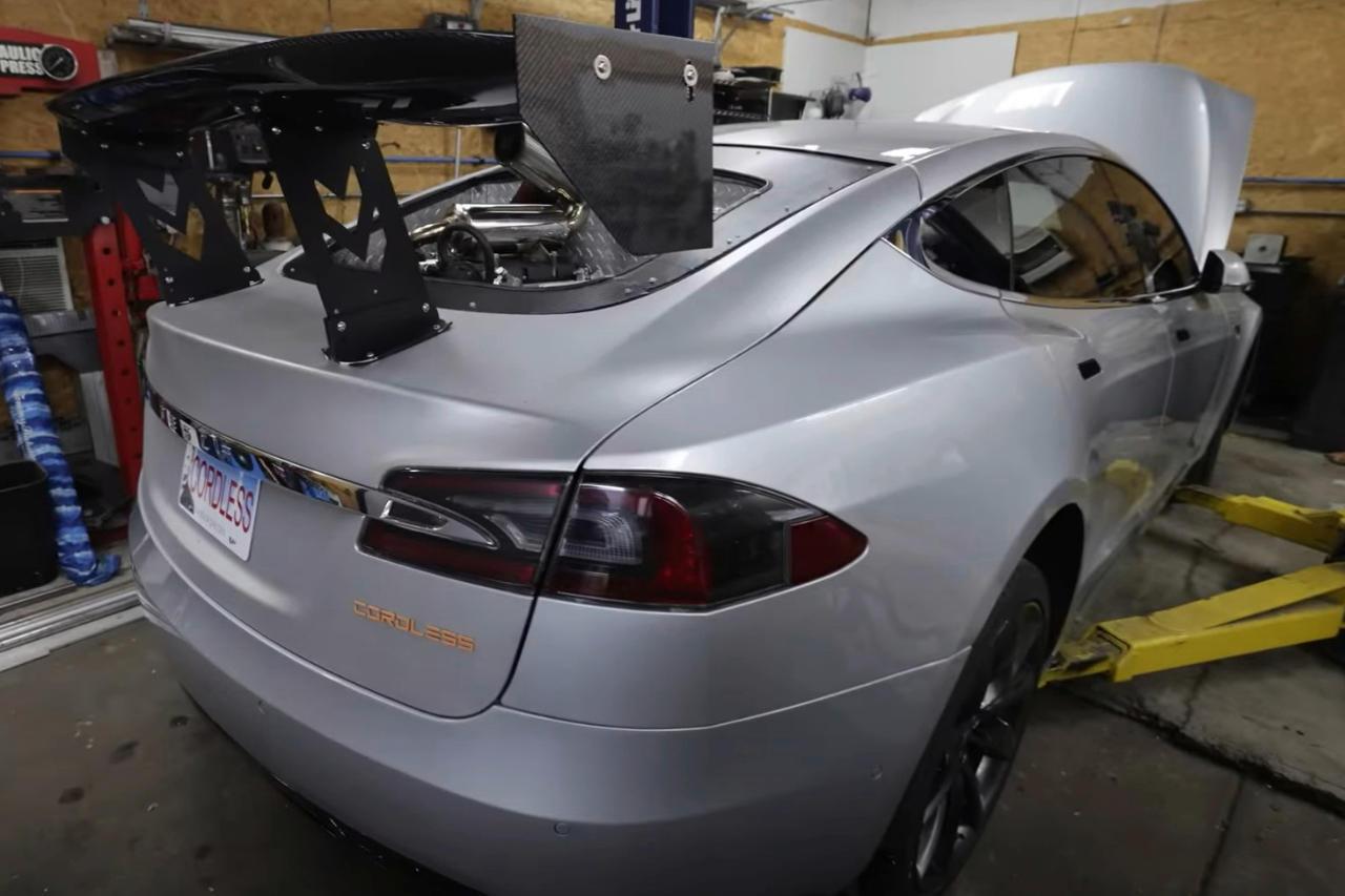 Diaporama et photos - Insolite. Il équipe sa Tesla Model S d'un moteur ...