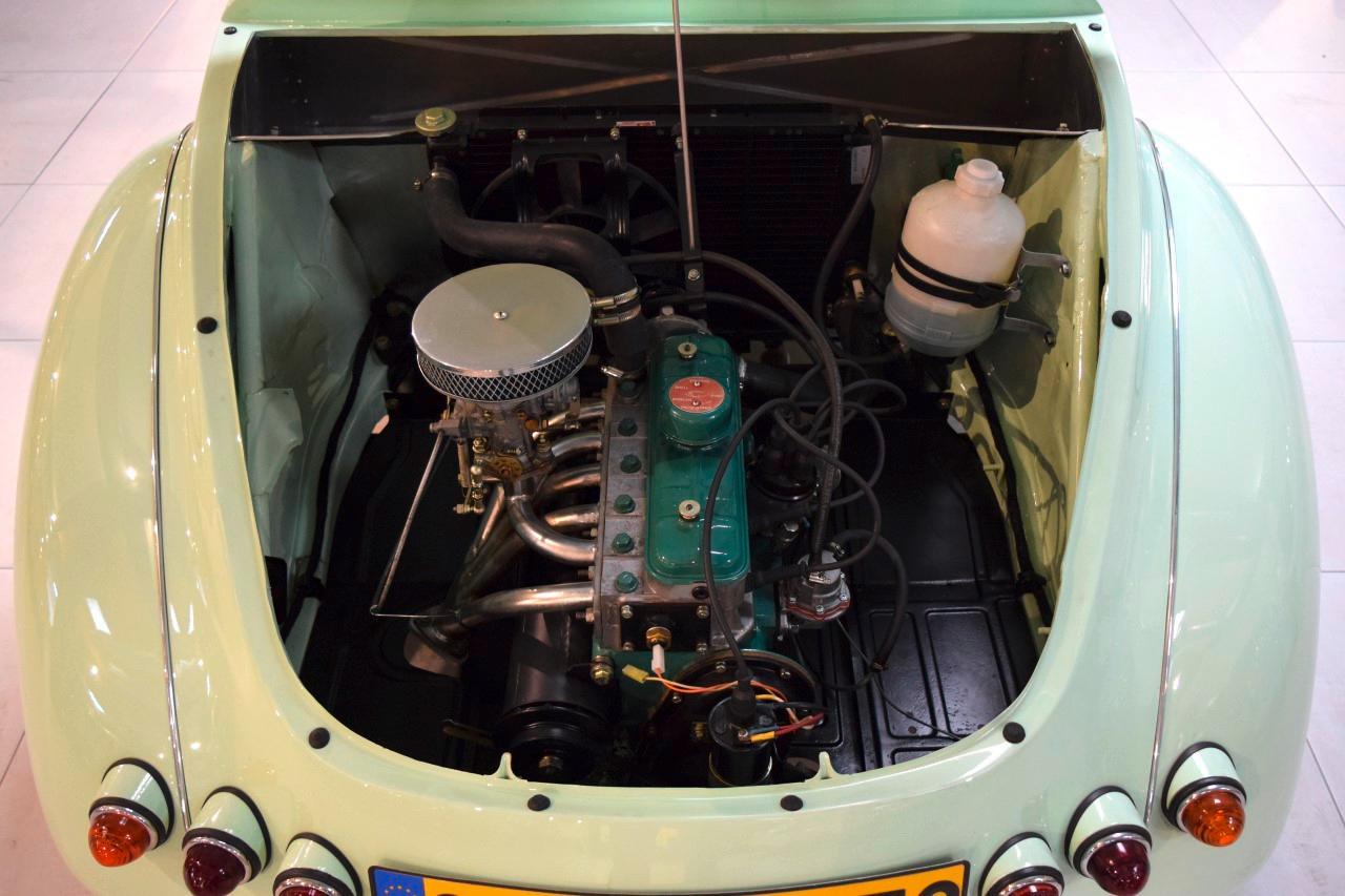 Diaporama et photos - Une rutilante Renault 4CV transformée en ...