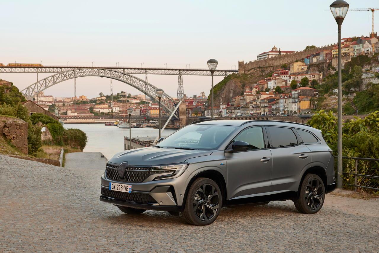 Photo 22 - Mis à part sa longueur, son empattement et ses sièges du 3e ...