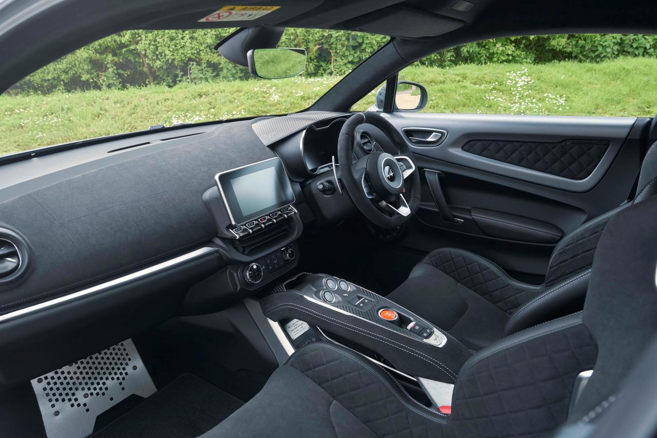 Photo 5 - Le cockpit de l'A110 S Enstone Edition reçoit des pièces en ...