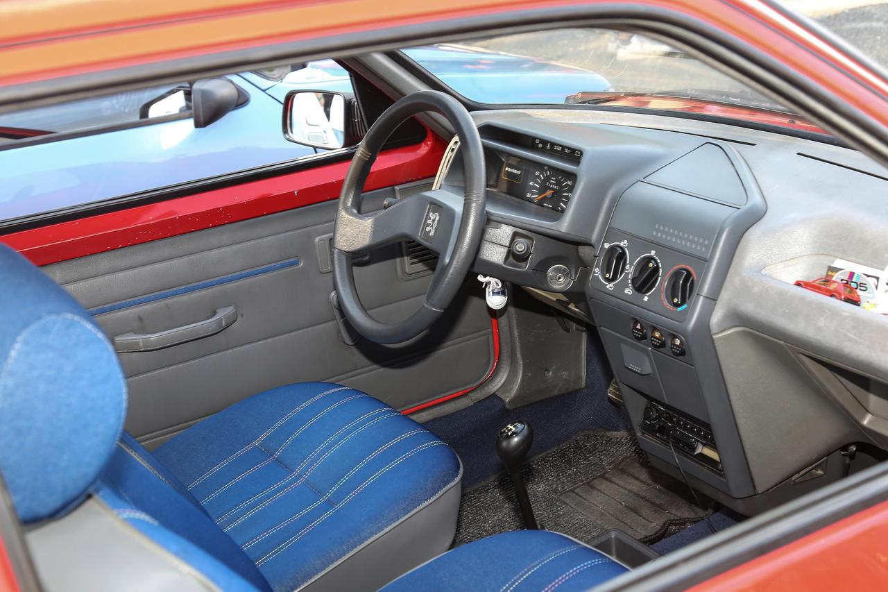 Photo 8 - Intérieur Peugeot 205 Junior - 40 ans de Peugeot 205 : la ...