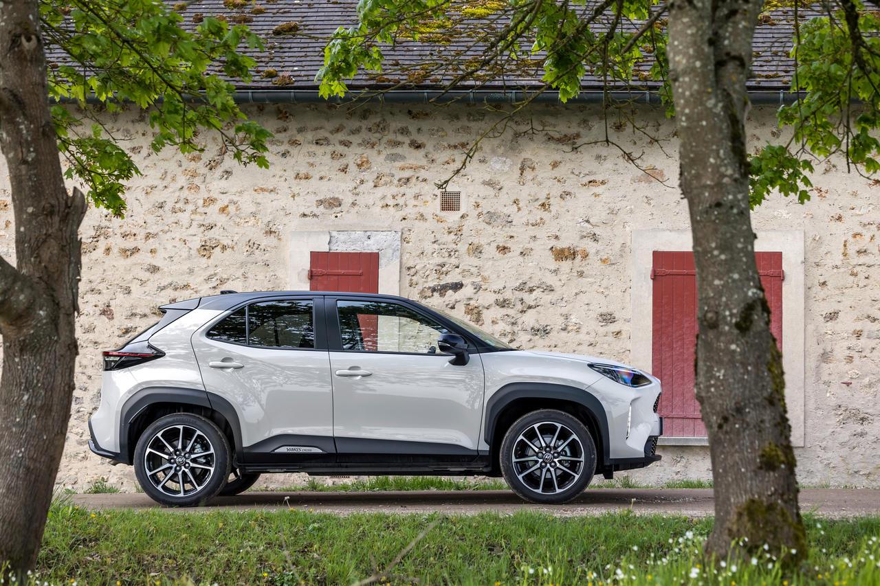 Diaporama et photos - Essai Toyota Yaris Cross GR Sport : l'hybride en survet’ | L'Argus
