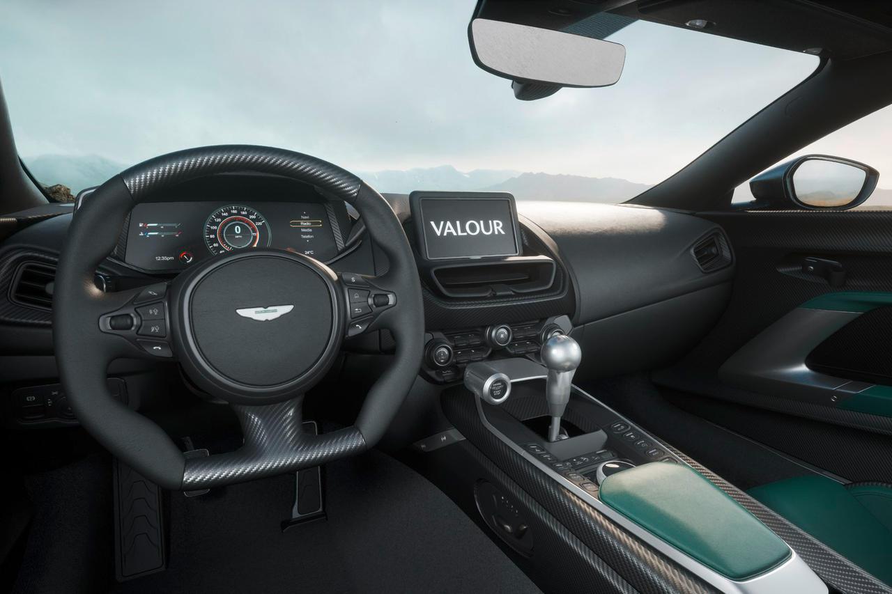 Aston Martin Valour (2023). Un V12 biturbo, une boîte mécanique et 110 ...