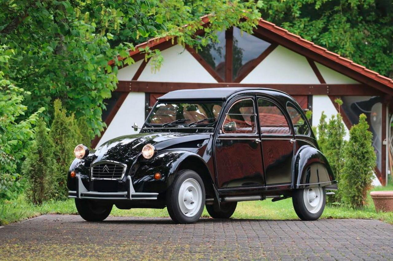 Photo 10 - Citroën 2CV 6 Spécial 1991. Estimation : 10 000 - 20 000 €. Prix de vente : 20 000 ...