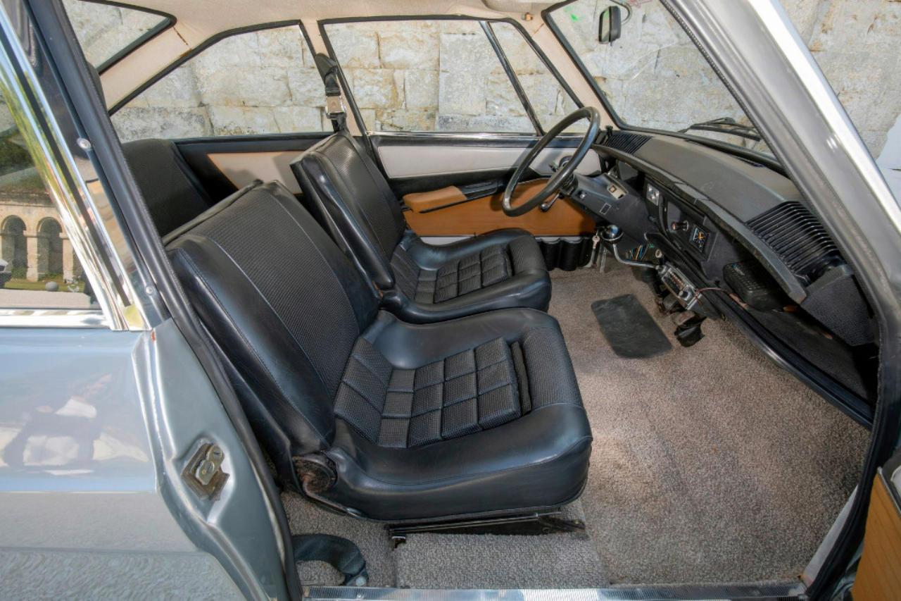 Photo 7 - Du haut de ses 52 ans, l intérieur de cette M35 est comme ...