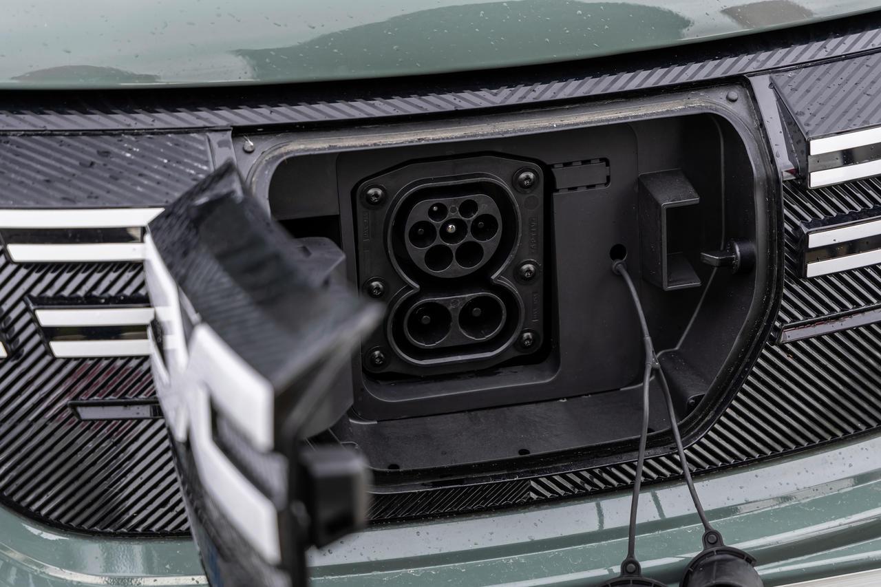 Photo 3 - Grâce à la prise Combo DC 30 kW, facturée 600 €, la Spring ...