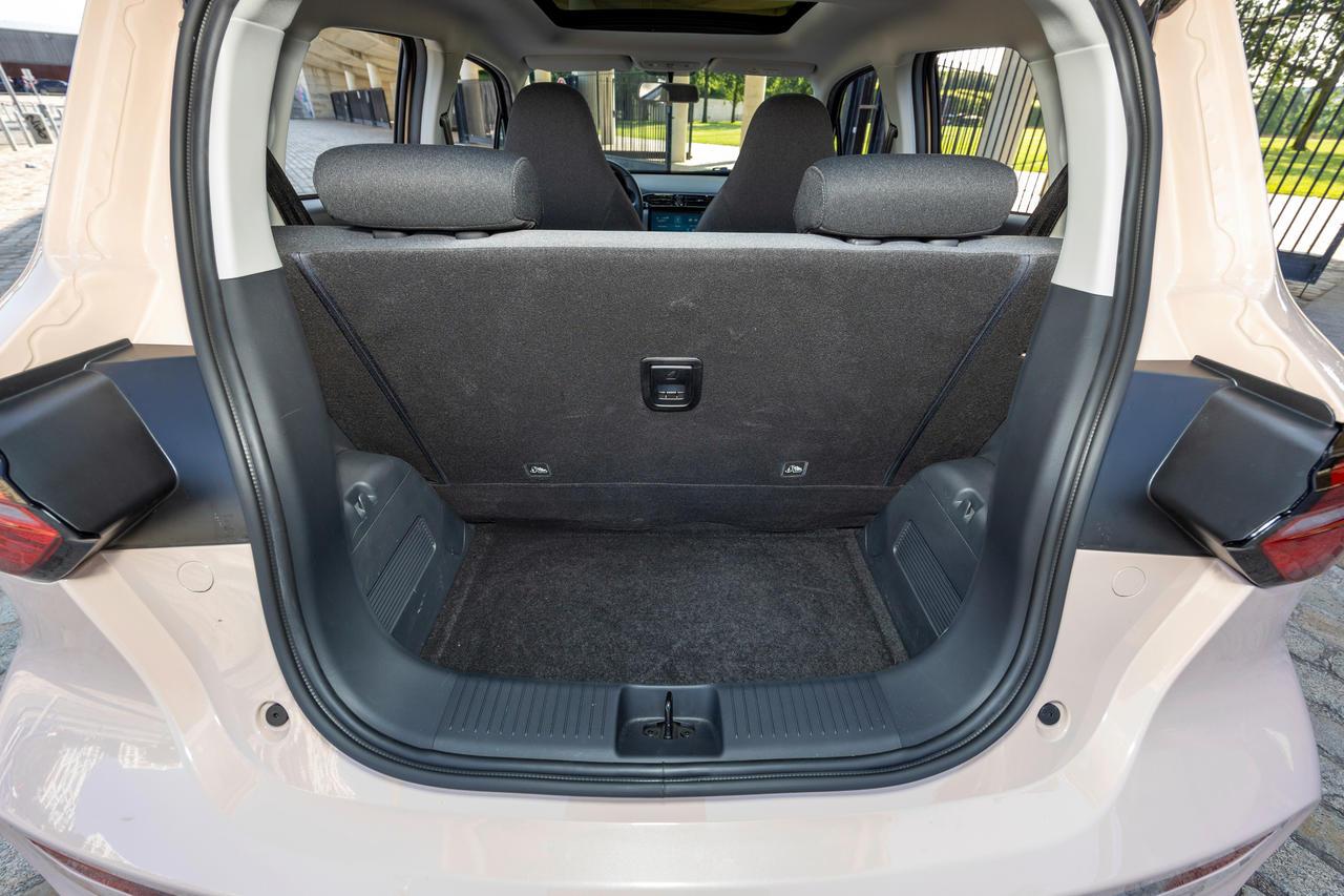 Photo 24 - Coffre Leapmotor T03 - Essai comparatif : la Leapmotor T03 défie la Dacia Spring