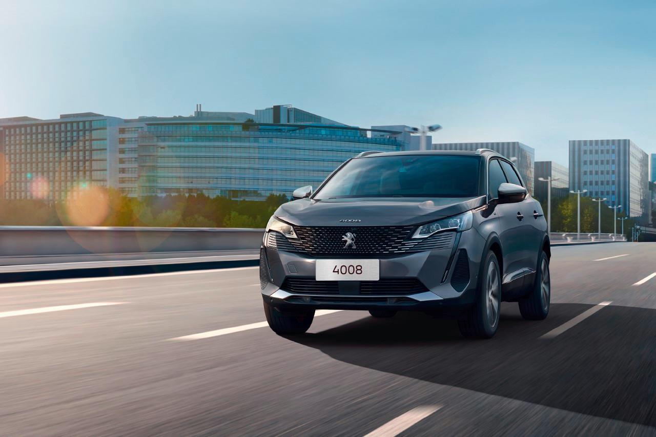 Photo 2 - Le Peugeot 3008 II, nommé 4008 en Chine, avant l'introduction du nouveau logo ...