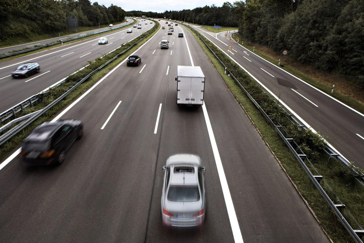 Jusqu’à quelle vitesse peut-on rouler sur les autoroutes en Europe