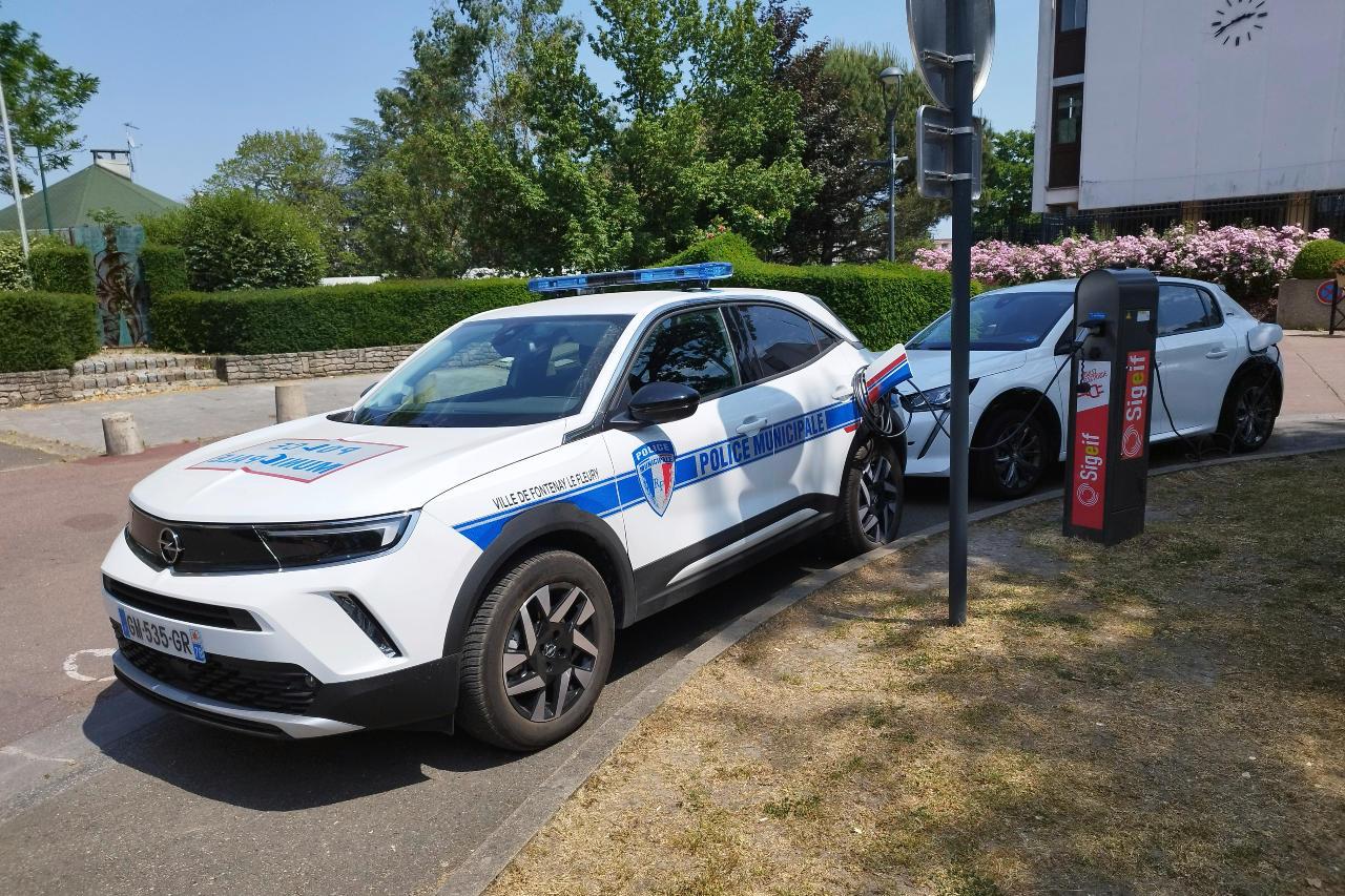 Diaporama et photos - Dans quelles voitures roulent les agents de la ...