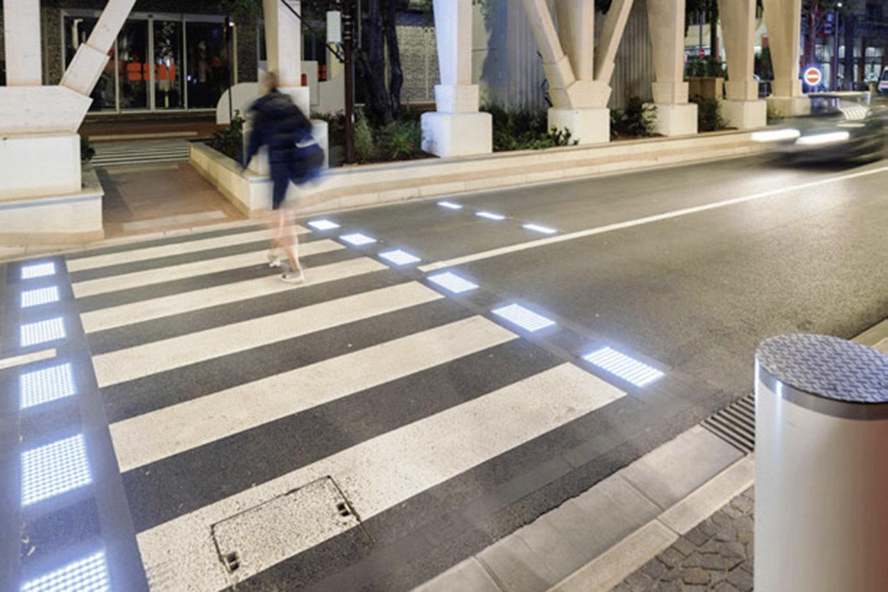 Quand la signalisation routière devient lumineuse et intelligente