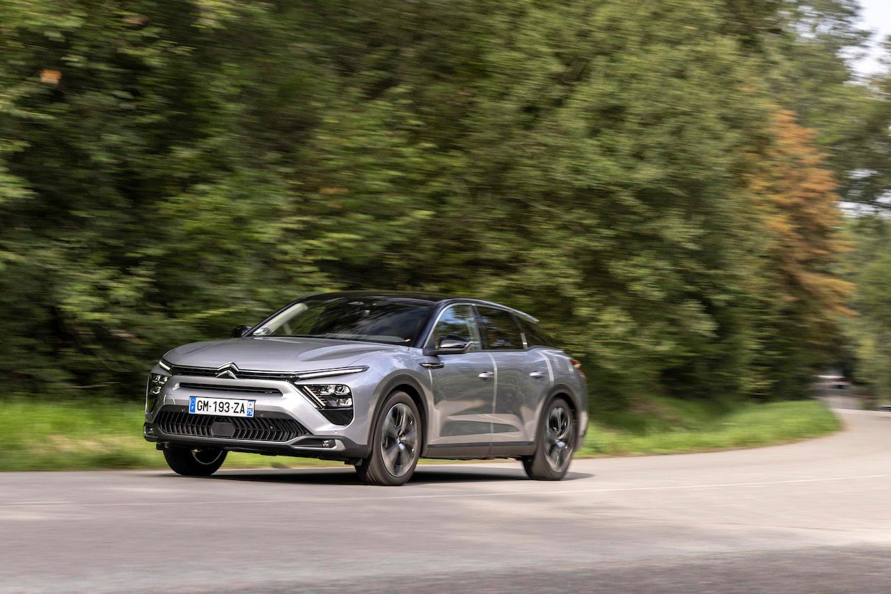 Essai Citroën C5 X (2023) : faut-il choisir l'hybride rechargeable de 180 ch