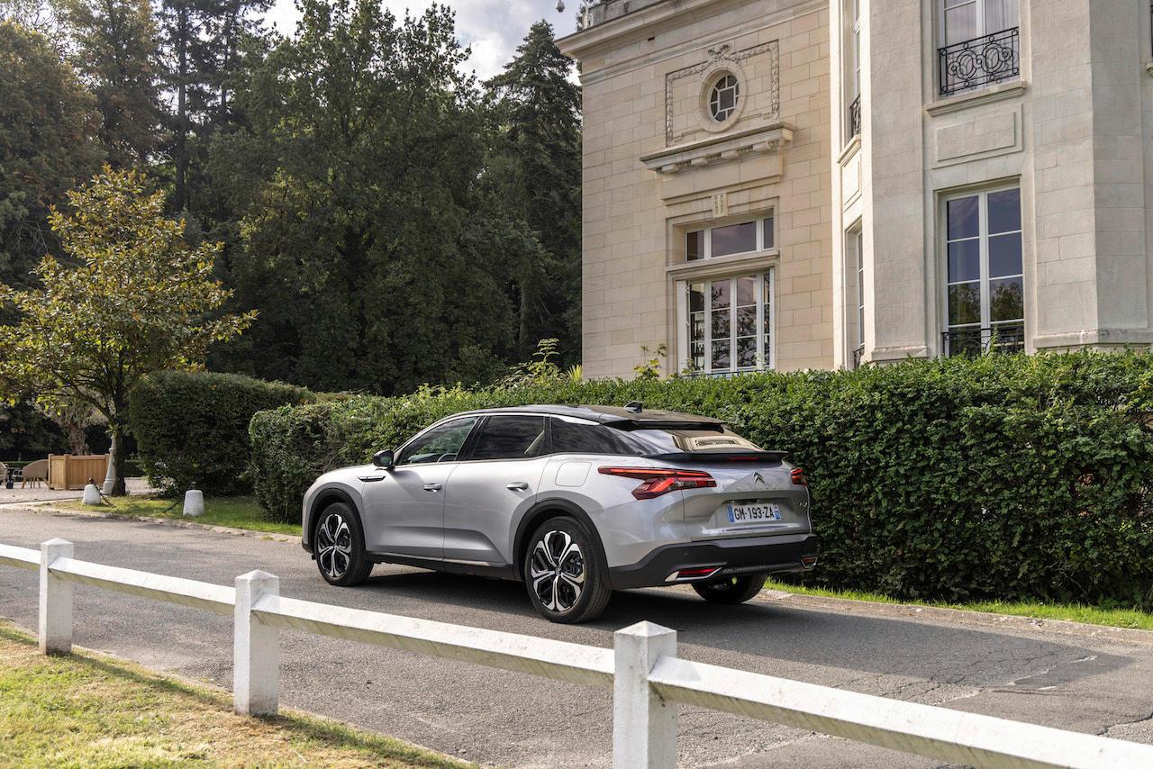 Essai Citroën C5 X (2023) : faut-il choisir l'hybride rechargeable de 180 ch