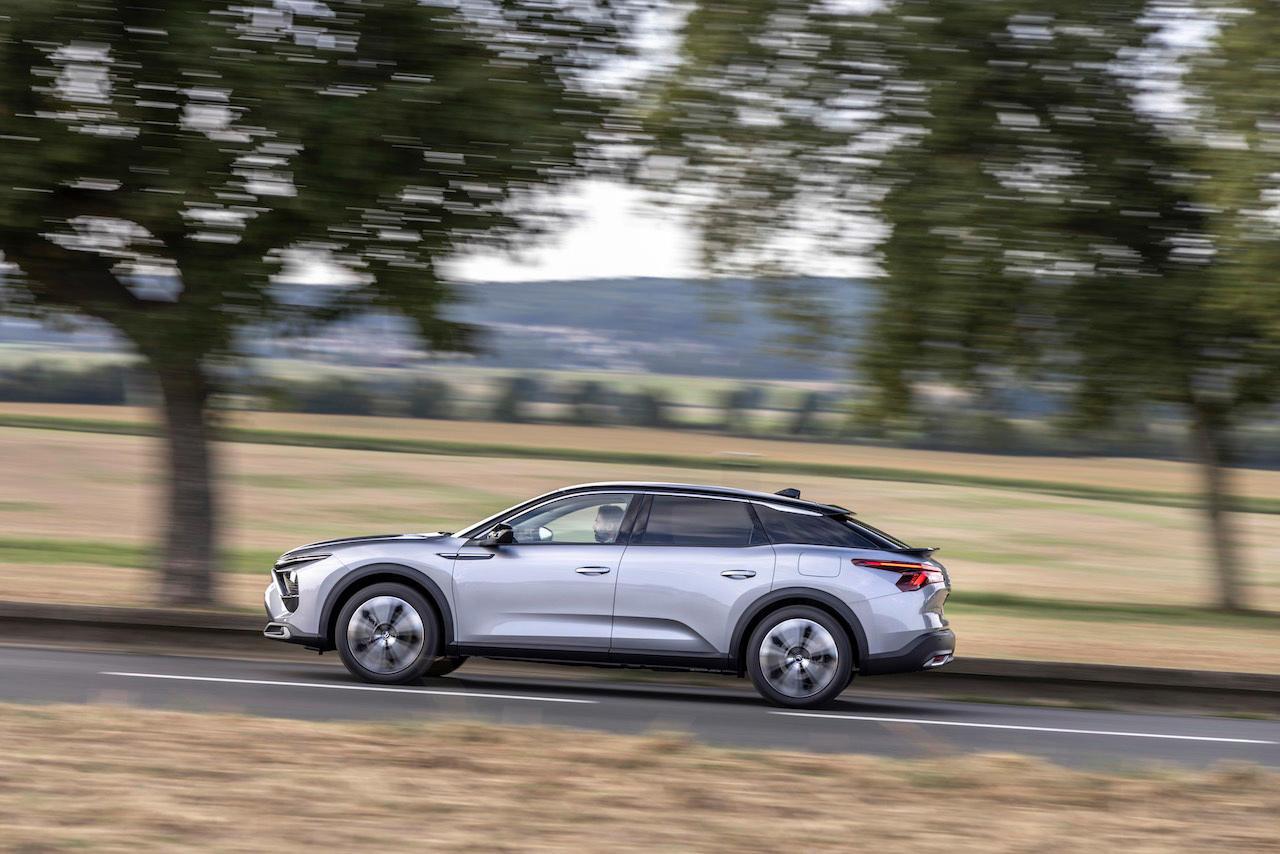 Essai Citroën C5 X (2023) : faut-il choisir l'hybride rechargeable de 180 ch