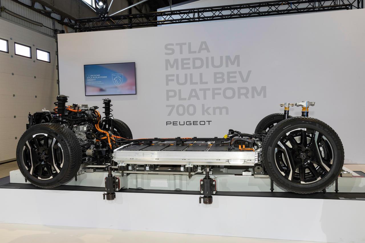 Photo 13 - Le 3008 inaugure la plateforme STLA Medium du groupe ...