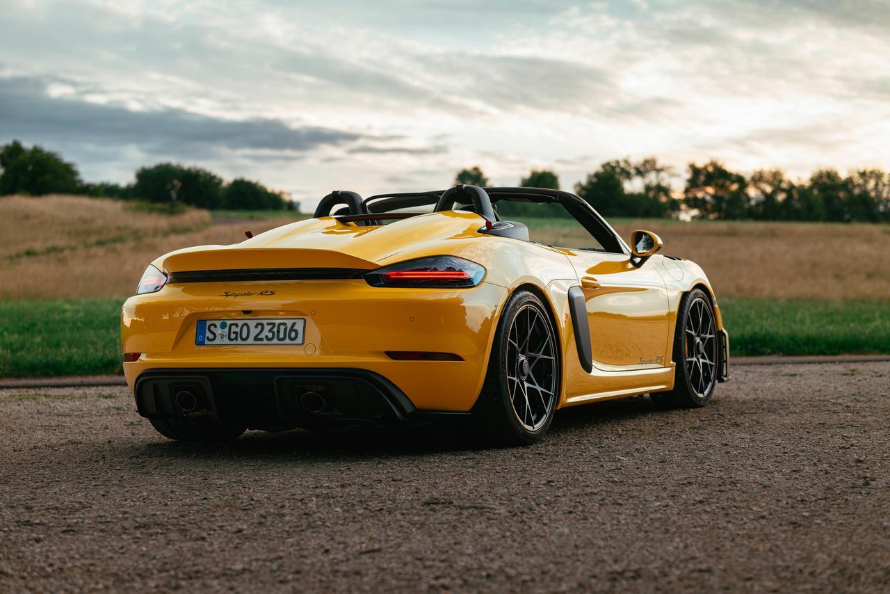 Photo 10 - porsche 718 spyder RS 2023 jaune racing becquet - Essai ...