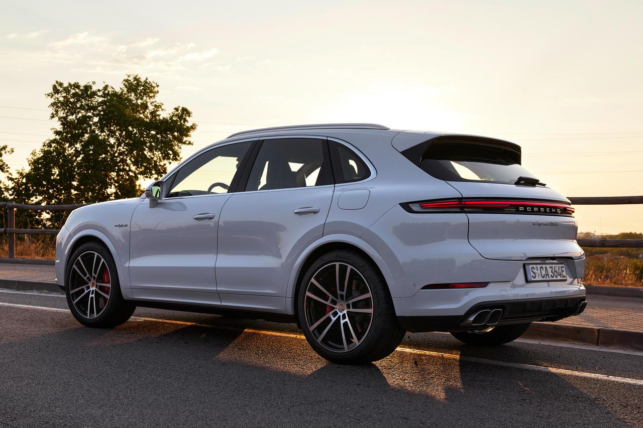 Porsche Cayenne Turbo E-Hybrid (2023). Un V8 hybride de 739 ch pour coiffer la gamme
