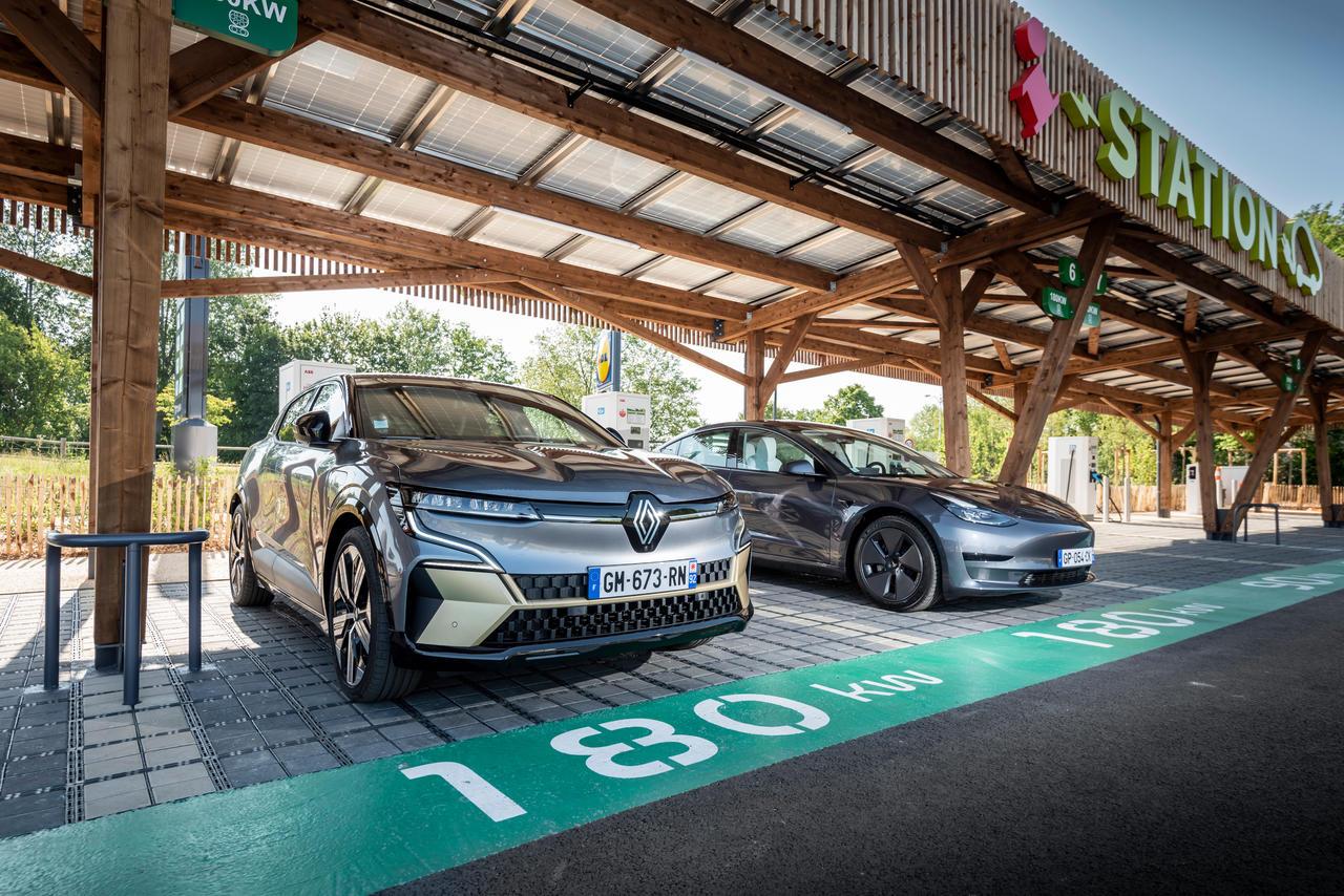 Photo 3 - Essai comparatif. La Tesla Model 3 défie la Renault Mégane E-Tech