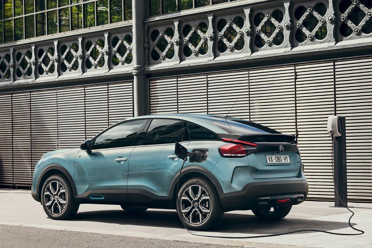 Citroën C4 et C4 X (2023). Gamme simplifiée et harmonisée pour la ...