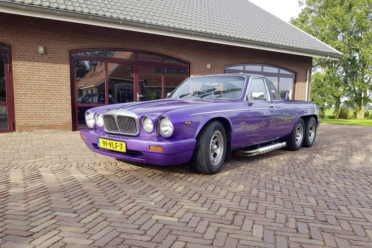 Insolite. Ce pick-up à 6 roues Daimler sort de l'ordinaire