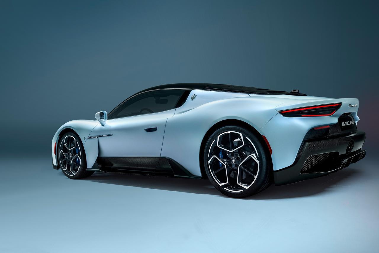 Photo 4 - La MC20 est construite autour d'une monocoque en carbone ...