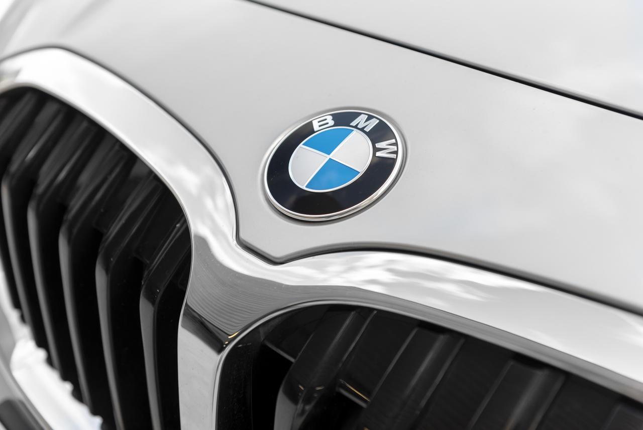 Photo 7 - logo BMW calandre Serie 1 - Qui achète encore des voitures ...