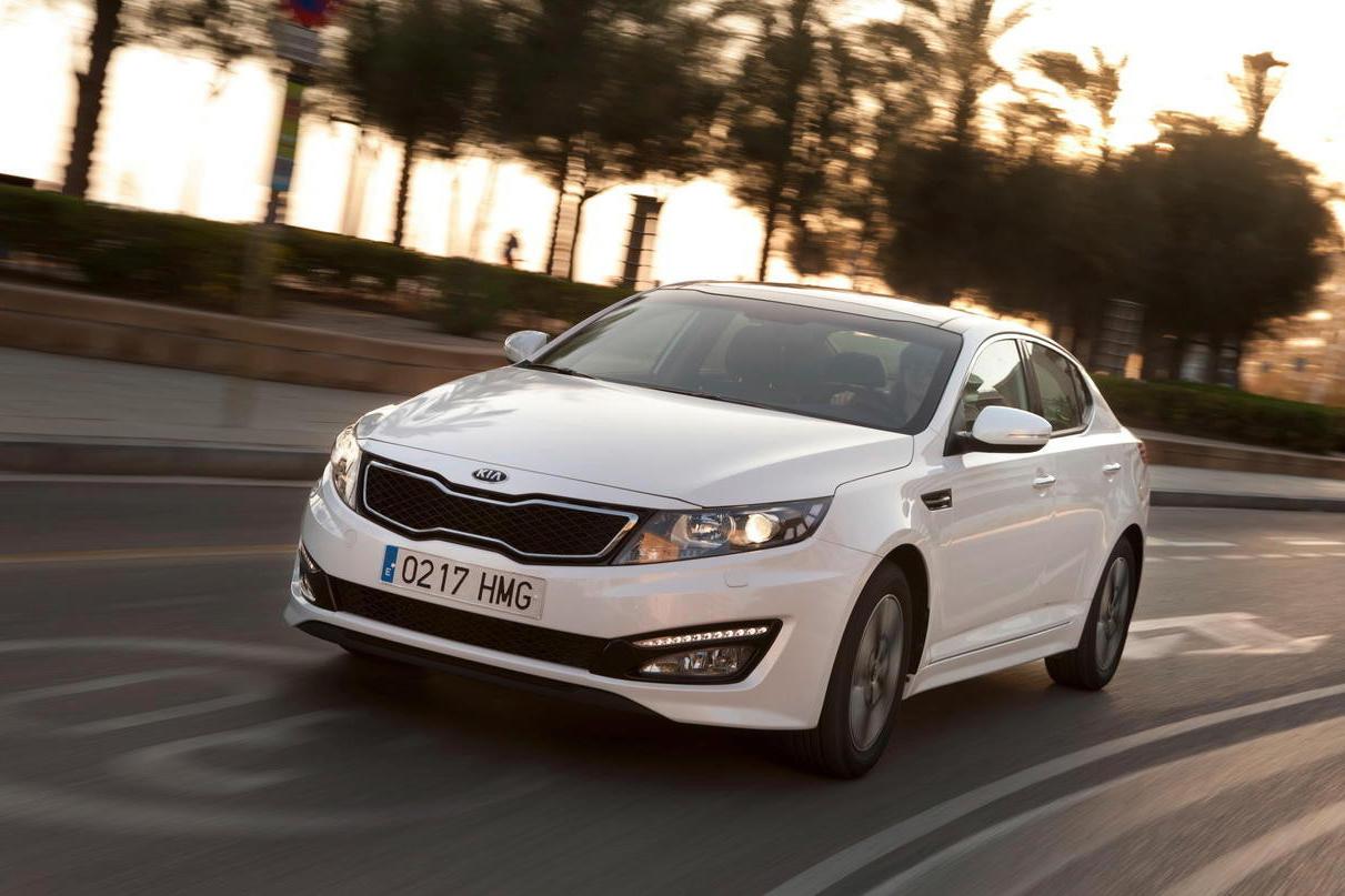 Photo 11 - Kia optima hybride blanche - Guide d’achat occasion : quel modèle hybride à moins de ...