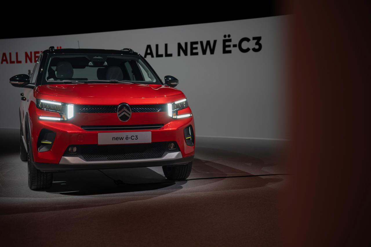 Photo 3 - citroën ë-C3 rouge phares - Les secrets de la nouvelle ...