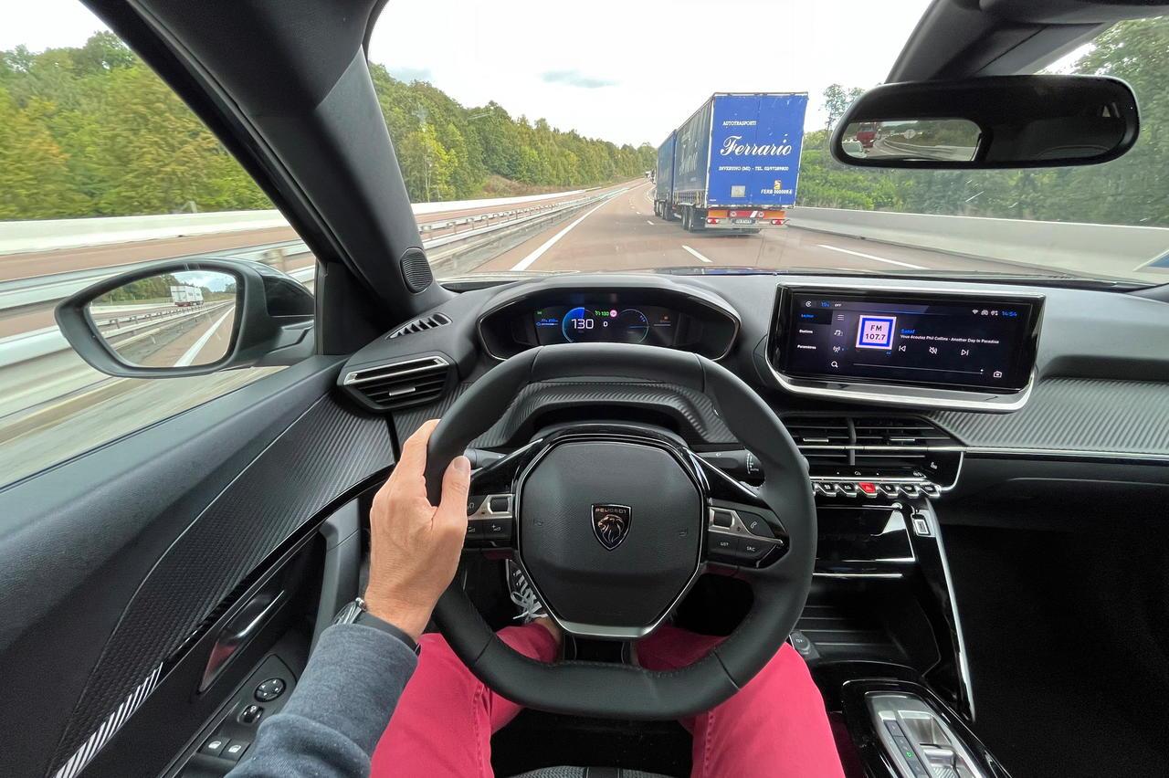 Essai Peugeot e-2008 restylé (2023). Notre test autonomie de la version ...