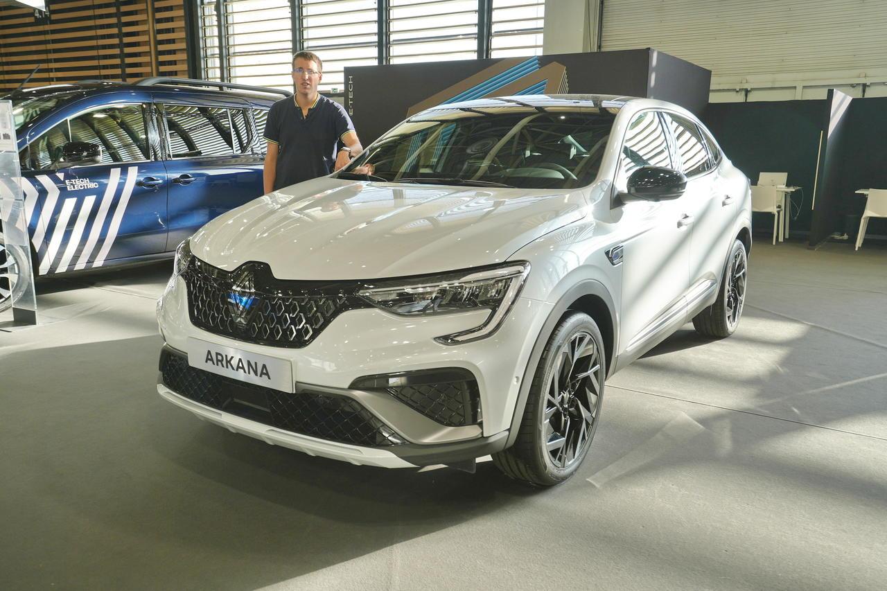 A bord du Renault Arkana restylé dans sa nouvelle finition Esprit Alpine