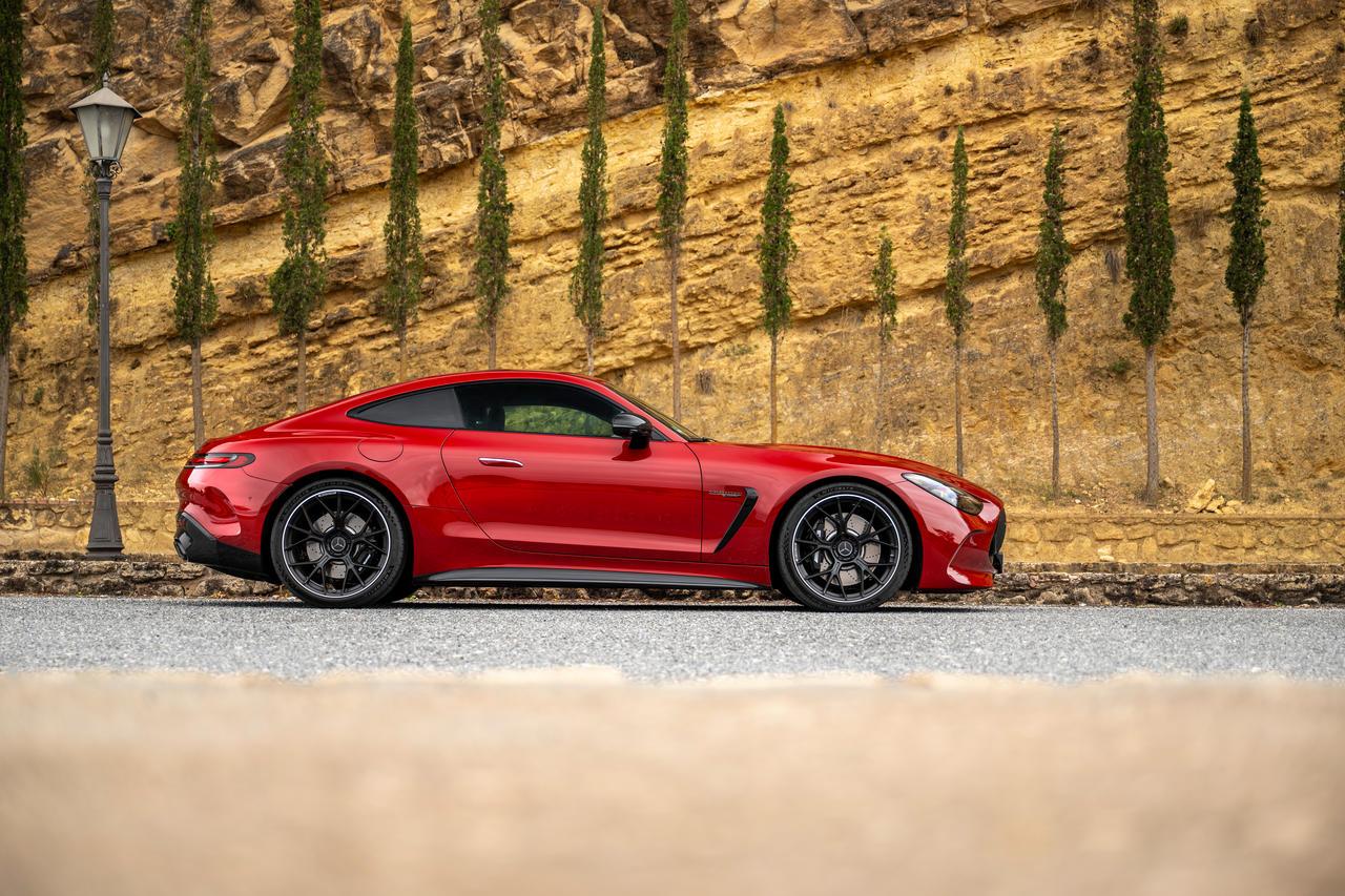 Photo 18 - Prix, fiche technique, essai : retrouvez notre avis sur la nouvelle Mercedes-AMG GT ...